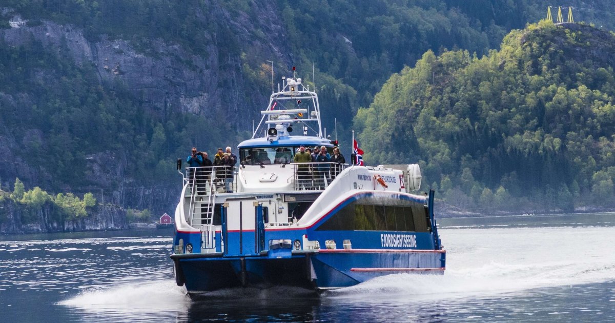 Dagsutflykt med båt till Rosendal / Authentic Scandinavia